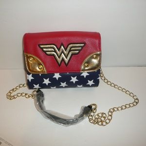 Bioworld | Bags | Wonder Woman Sidekick Purse Bag W Shoulder Strap ...